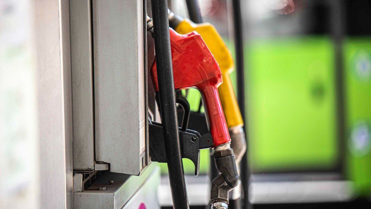 Gobierno define precio de los combustibles