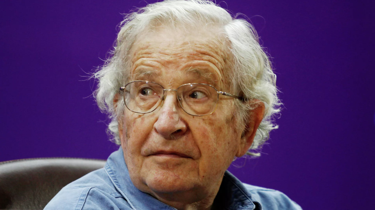 Chomsky sobre el ChatGPT: Puede degradar nuestra ciencia