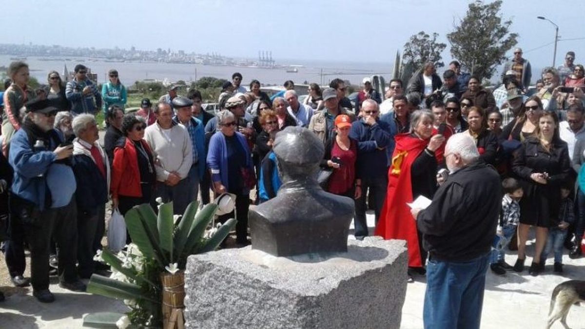 Ridieron homenaje al Che Guevara en monumento del Cerro de Montevideo