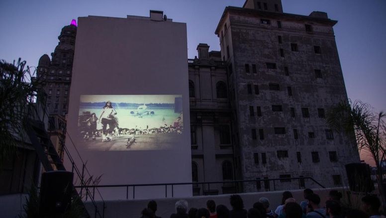 Cine gratis en la azotea del CdF: conocé la cartelera de documentales ...