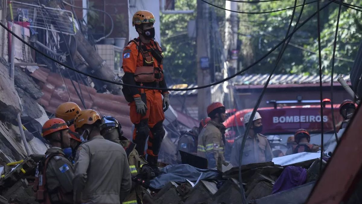 Derrumbe en Brasil deja al menos 14 personas muertas