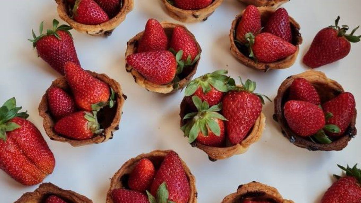 Canastitas de cookie con frutillas