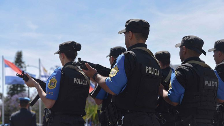 Funcionarios policiales recibirán ayuda del BROU para cancelar deudas