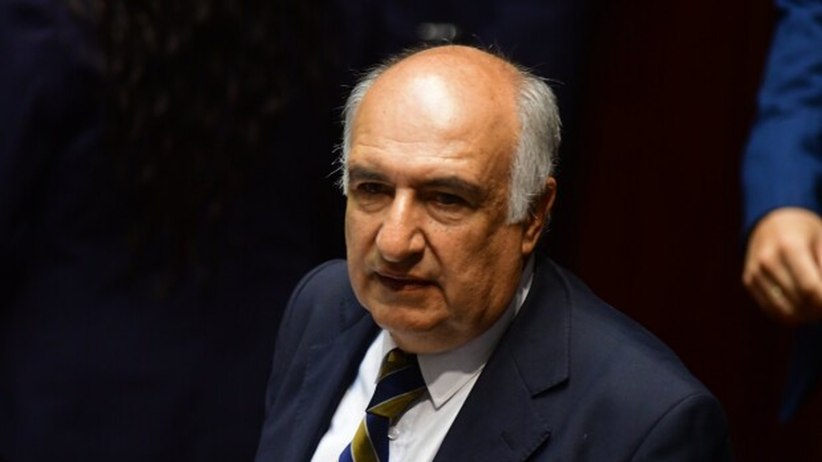 Domenech calificó homenaje a Larbanois y Carrero de cantarola