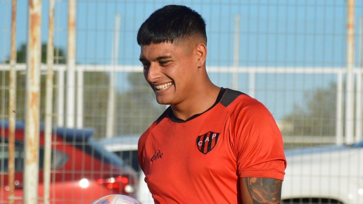 Peñarol realizó una oferta formal por el argentino Esquivel