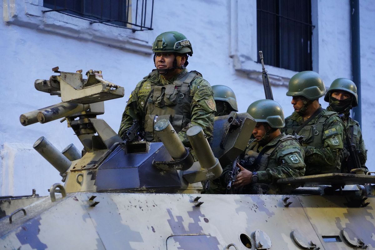 Ecuador militarizó sus puertos y aeropuertos
