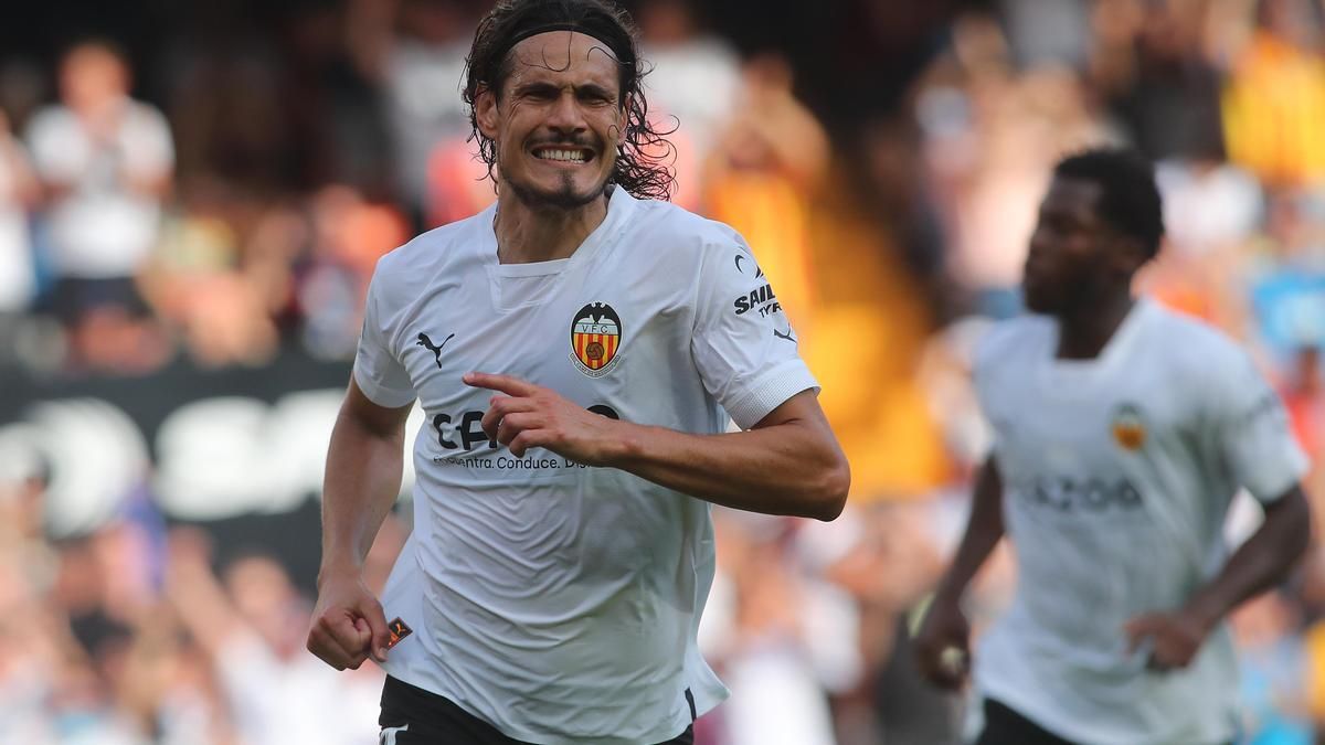 Es oficial: Cavani rescindió con Valencia y firma por Boca Jrs.