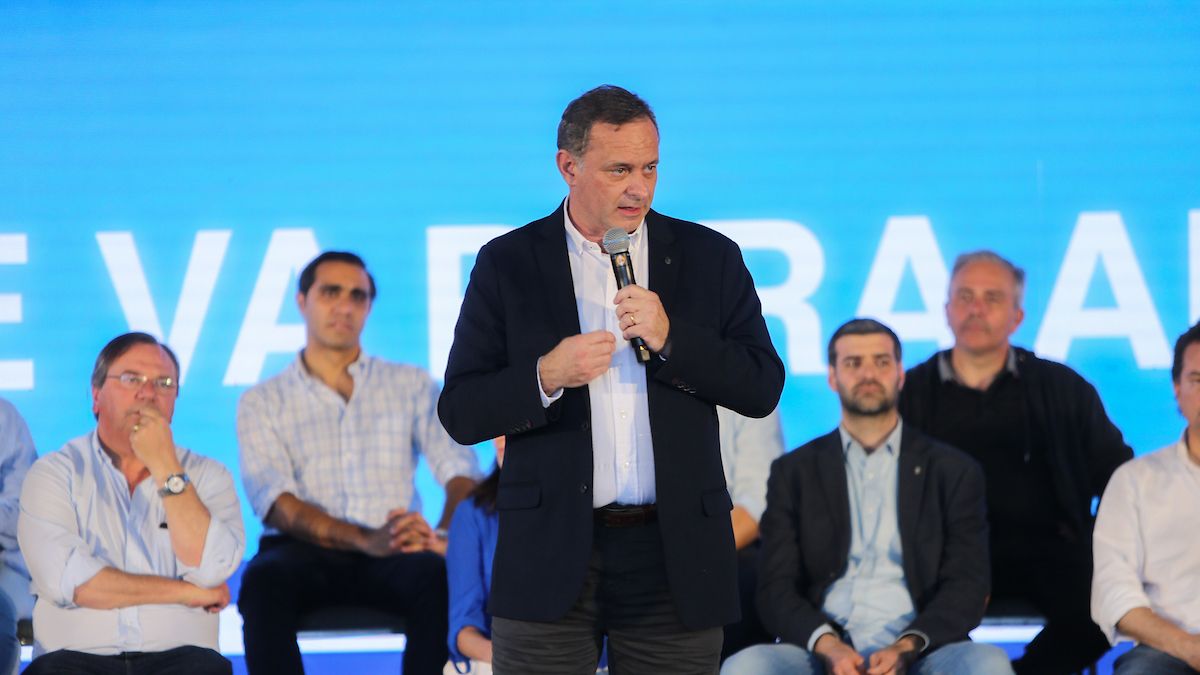 Delgado dio el sí quiero y será precandidato