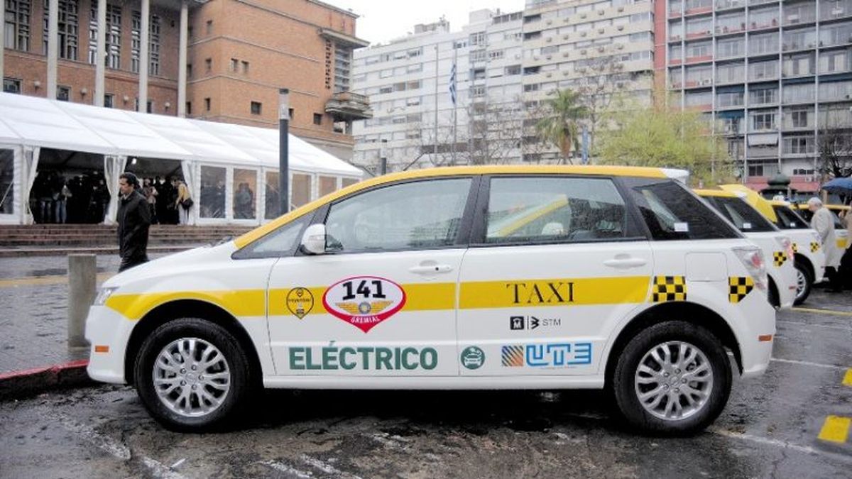 Gobierno e intendencia subsidian 54 taxis eléctricos en Montevideo