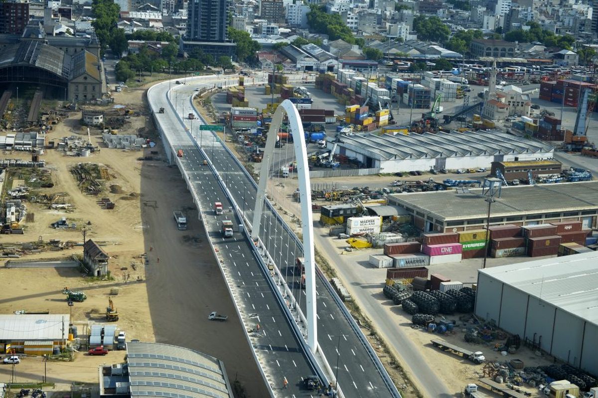 En medio de un diluvio se inauguró el viaducto del Puerto
