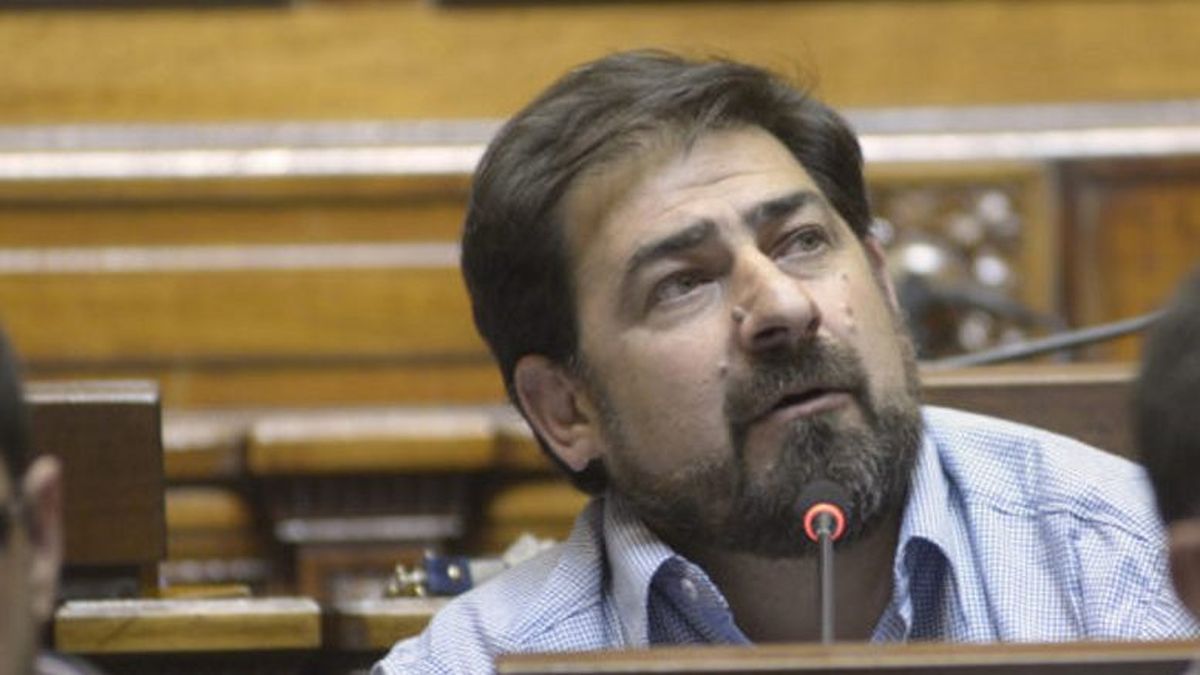 Daniel Placeres dejó la Cámara saludado por los trabajadores