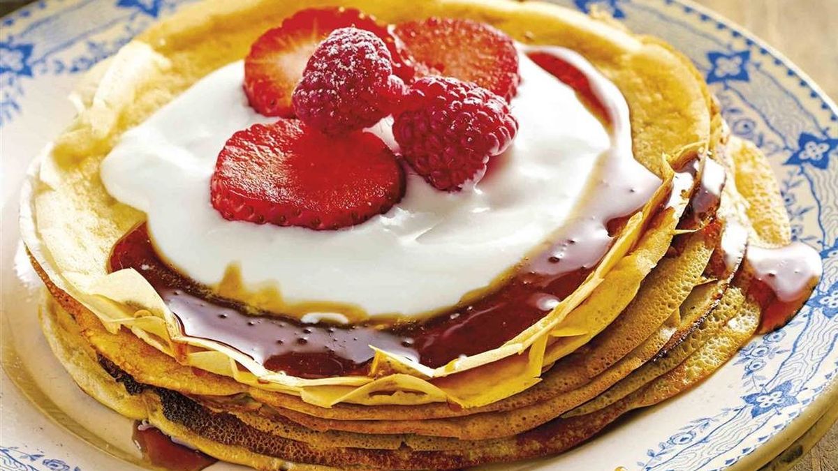 Crepes con nata de coco y salsa de frutos rojos