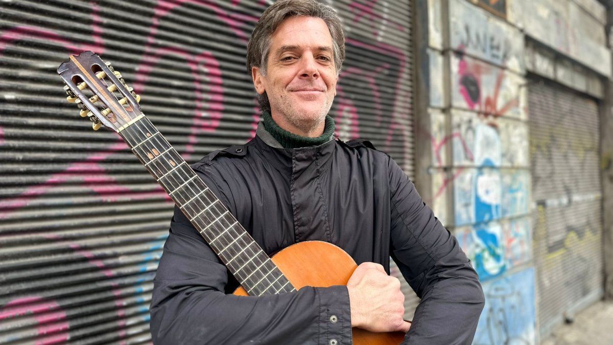 Daniel Mella: Escribir es haber visto una belleza que te dejó una herida