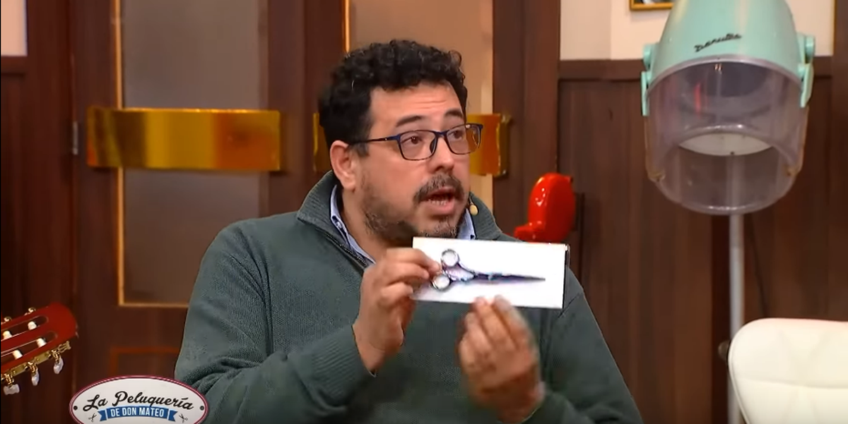 Alejandro Pacha Sánchez presentó la tijera multicolor