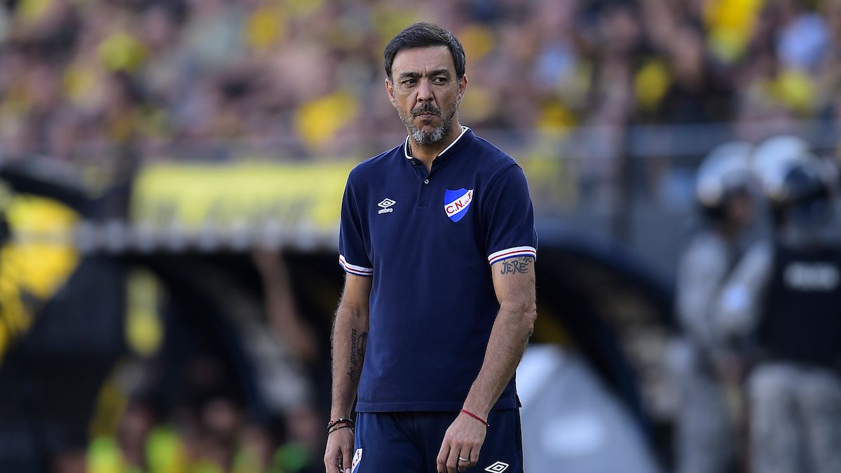 Recoba felicitó al árbitro aunque no se cobró un penal